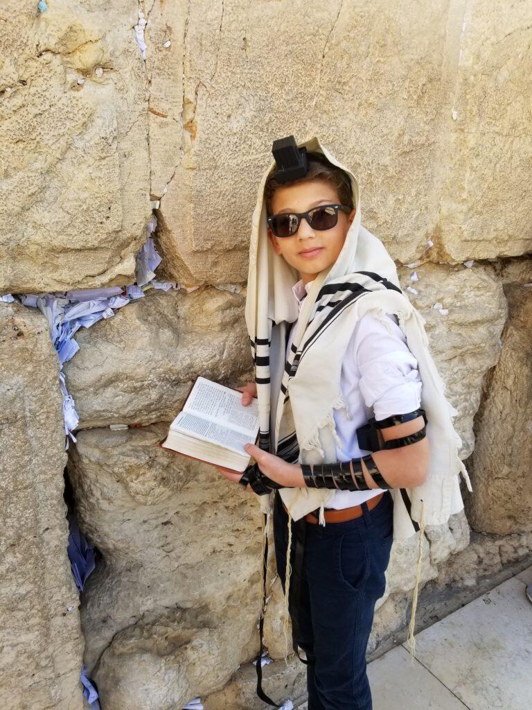 BEAUTY IS IN THE EYE OF THE BEHOLDER - Rabbi Pini Dunner